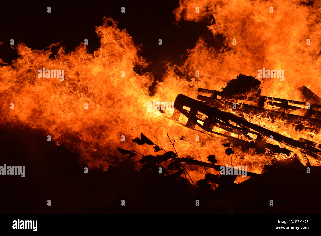 Blazing fire on bonfire night Stock Photo - Alamy