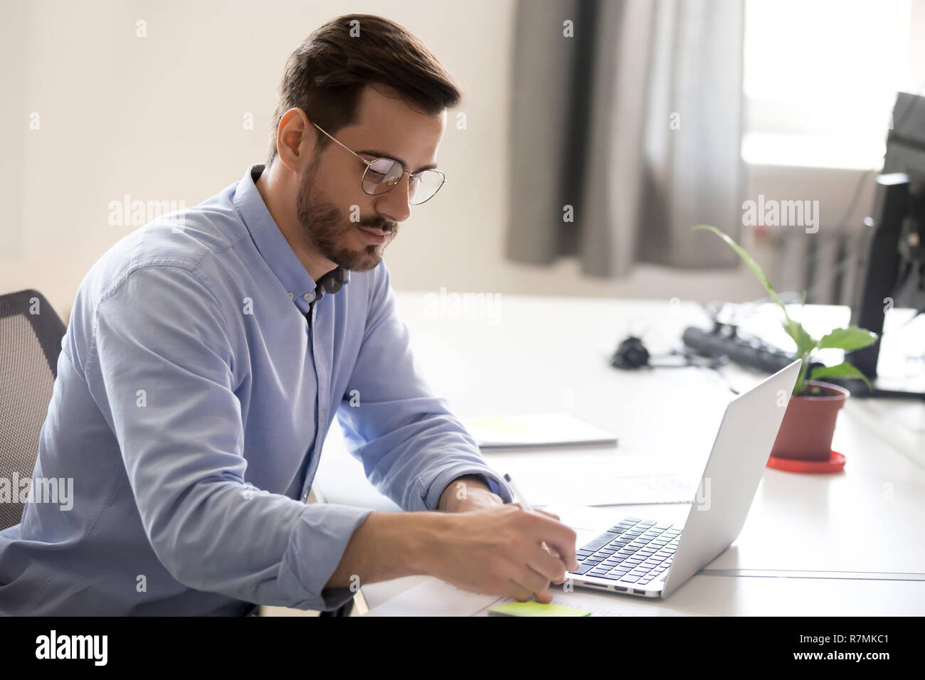 Handwriting analysis hi-res stock photography and images - Alamy