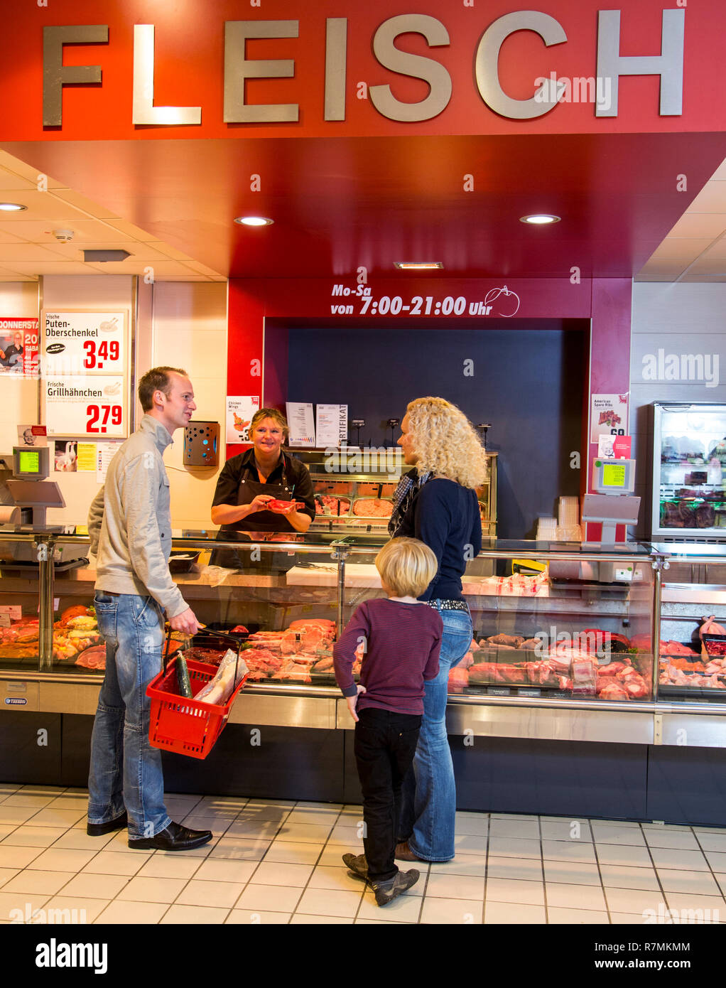 Meat counter hi-res stock photography and images - Alamy