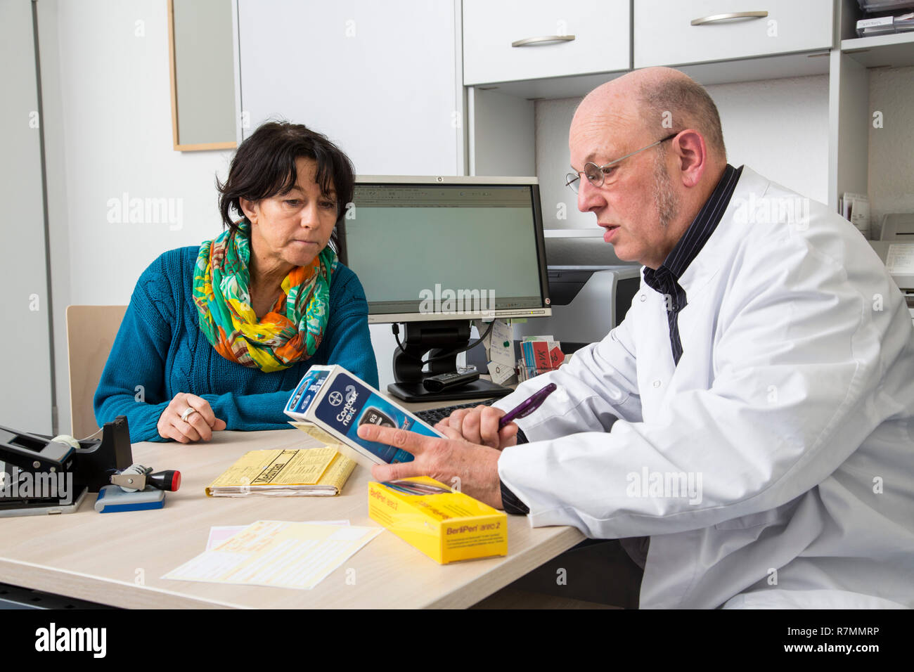 Diabetes patient hi-res stock photography and images - Alamy