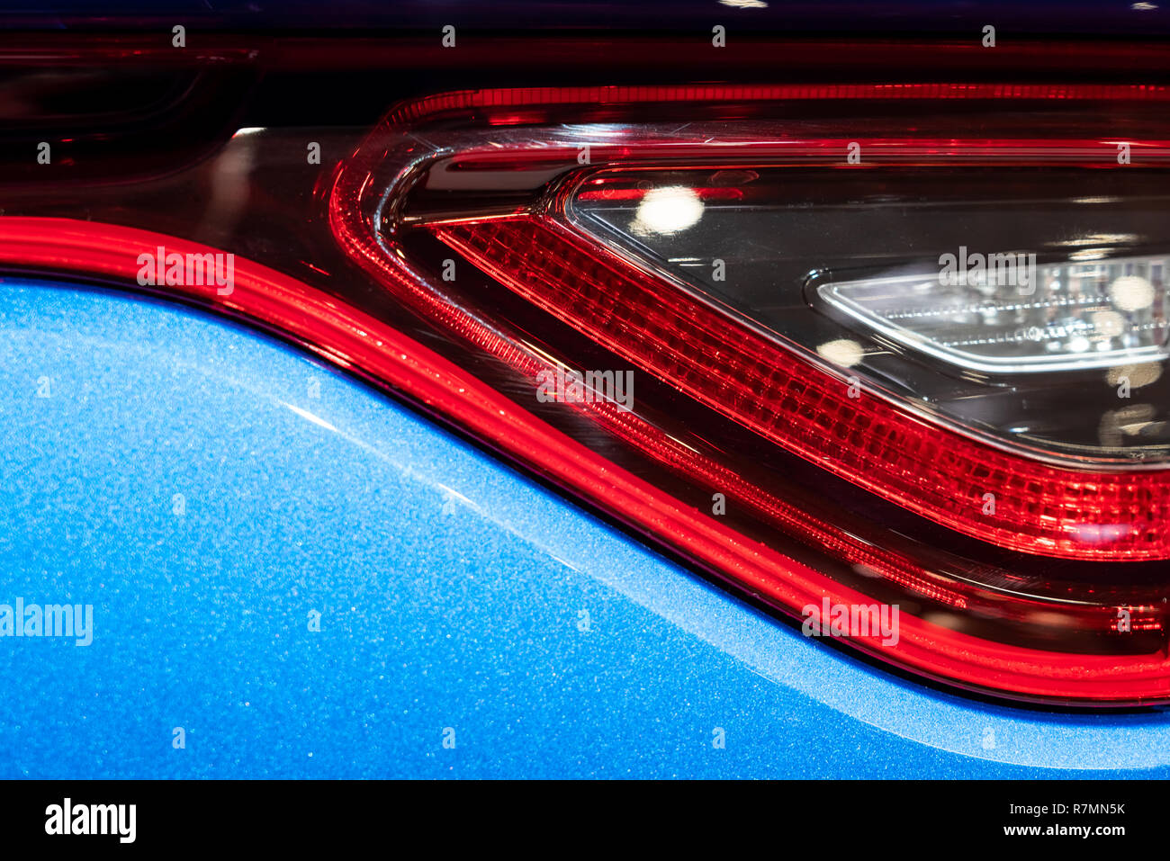 Car at stoplight hi-res stock photography and images - Alamy