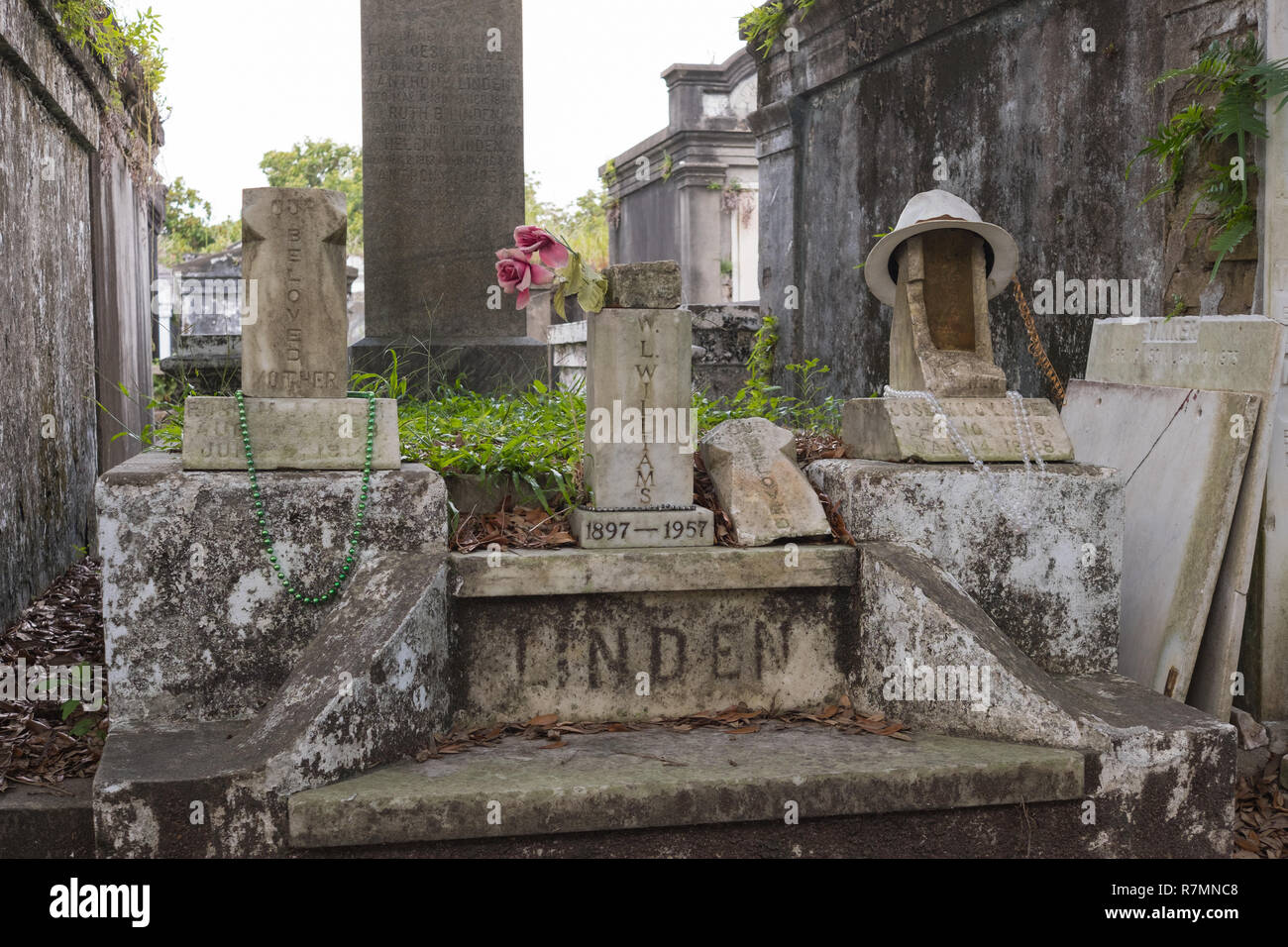 Creole tombs hi-res stock photography and images - Alamy