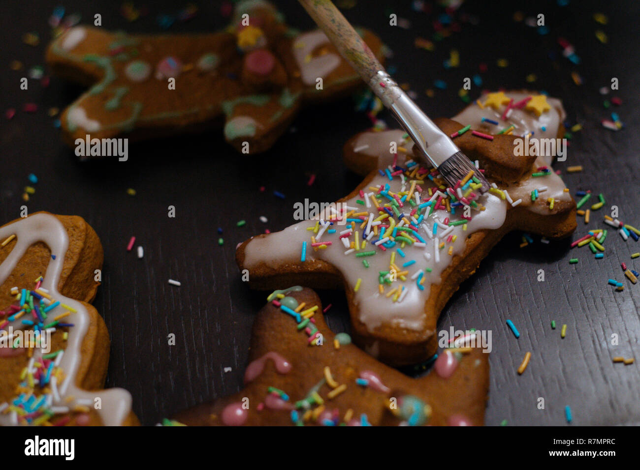 Family decorating christmas cake hi-res stock photography and images ...