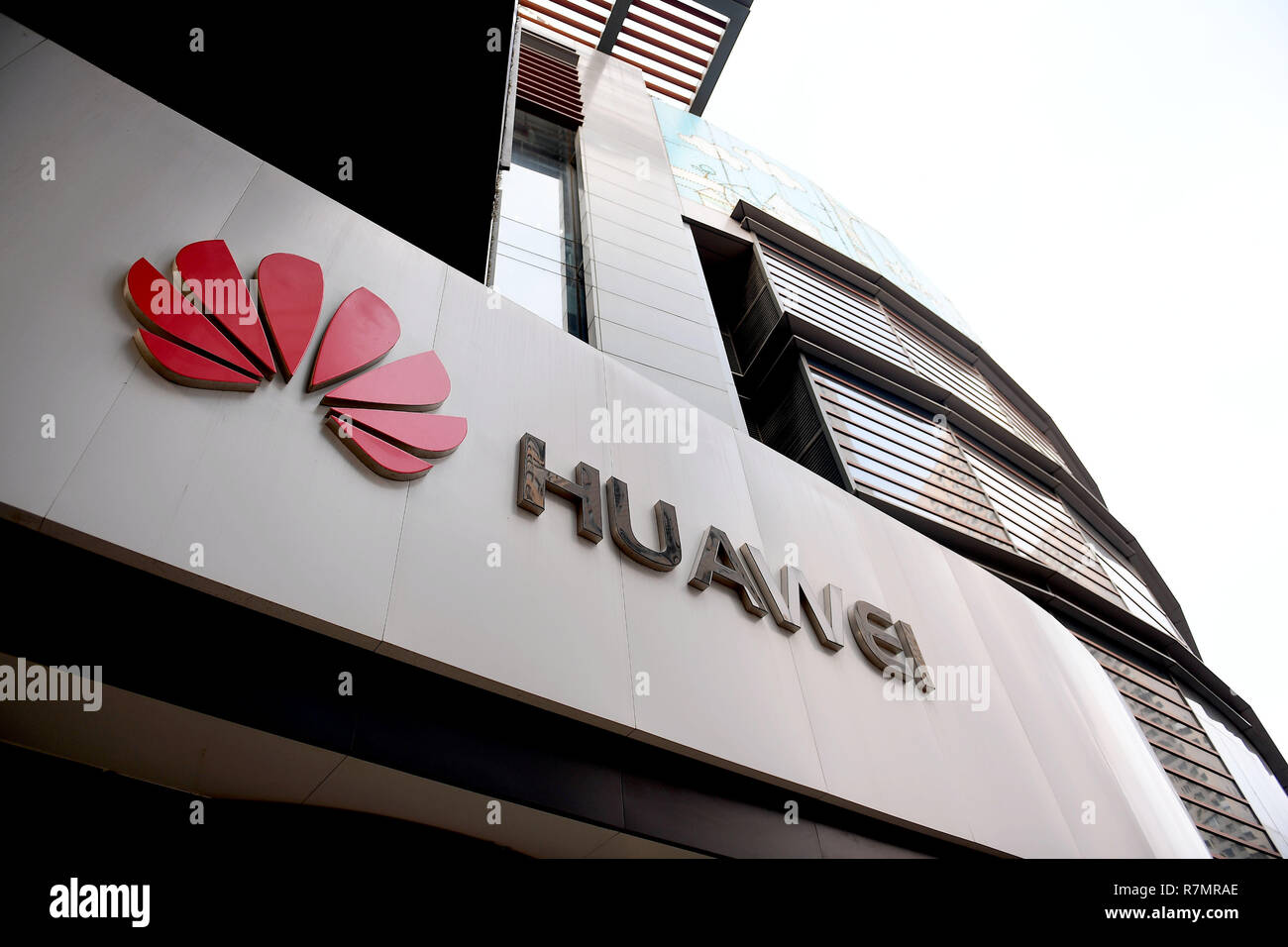 Huawei Apple High Resolution Stock Photography and Images - Alamy