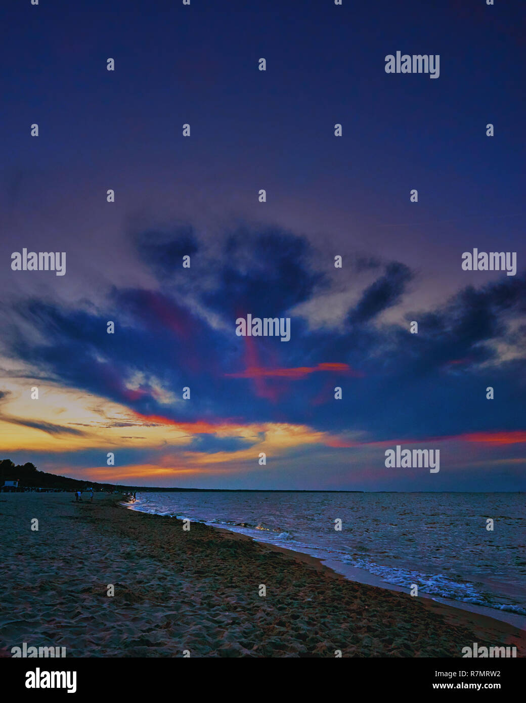 Colorful dramatic sunset on the beach of Zinnowitz. Usedom, Germany ...