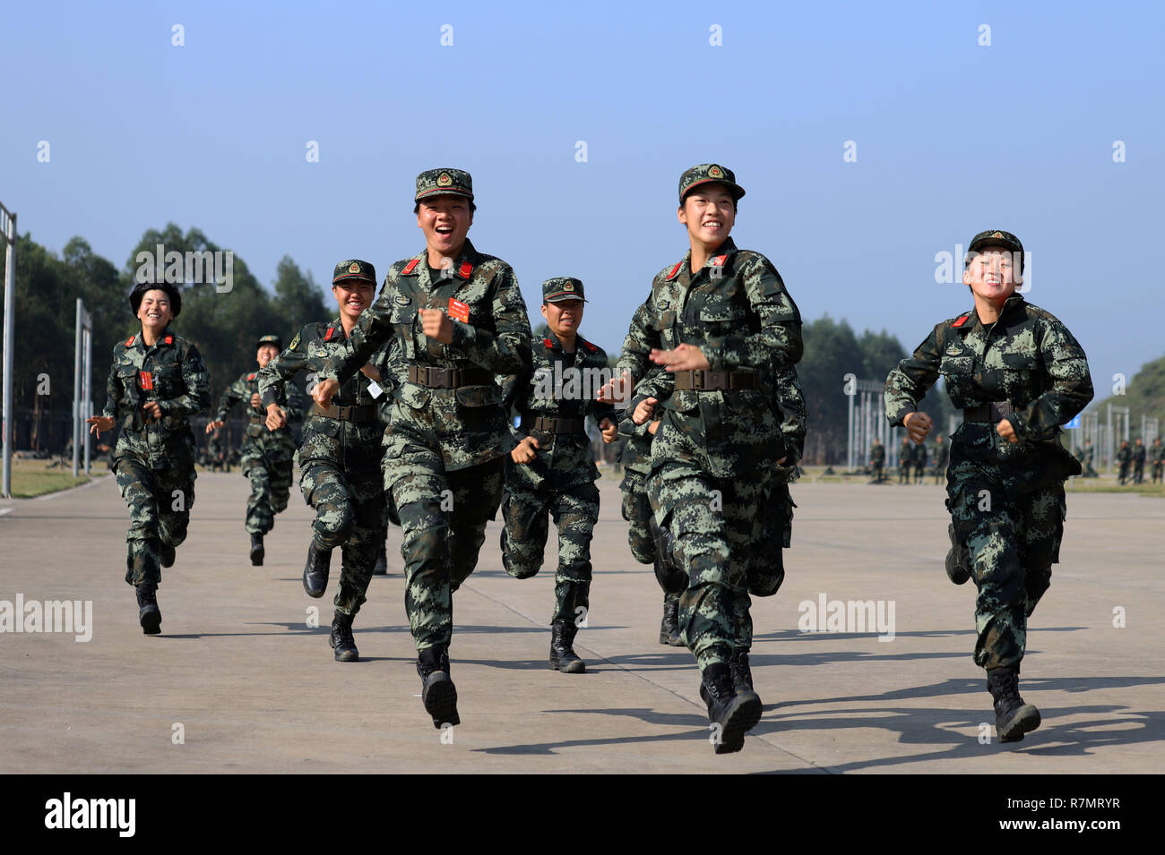 Female soldiers china hi-res stock photography and images - Alamy