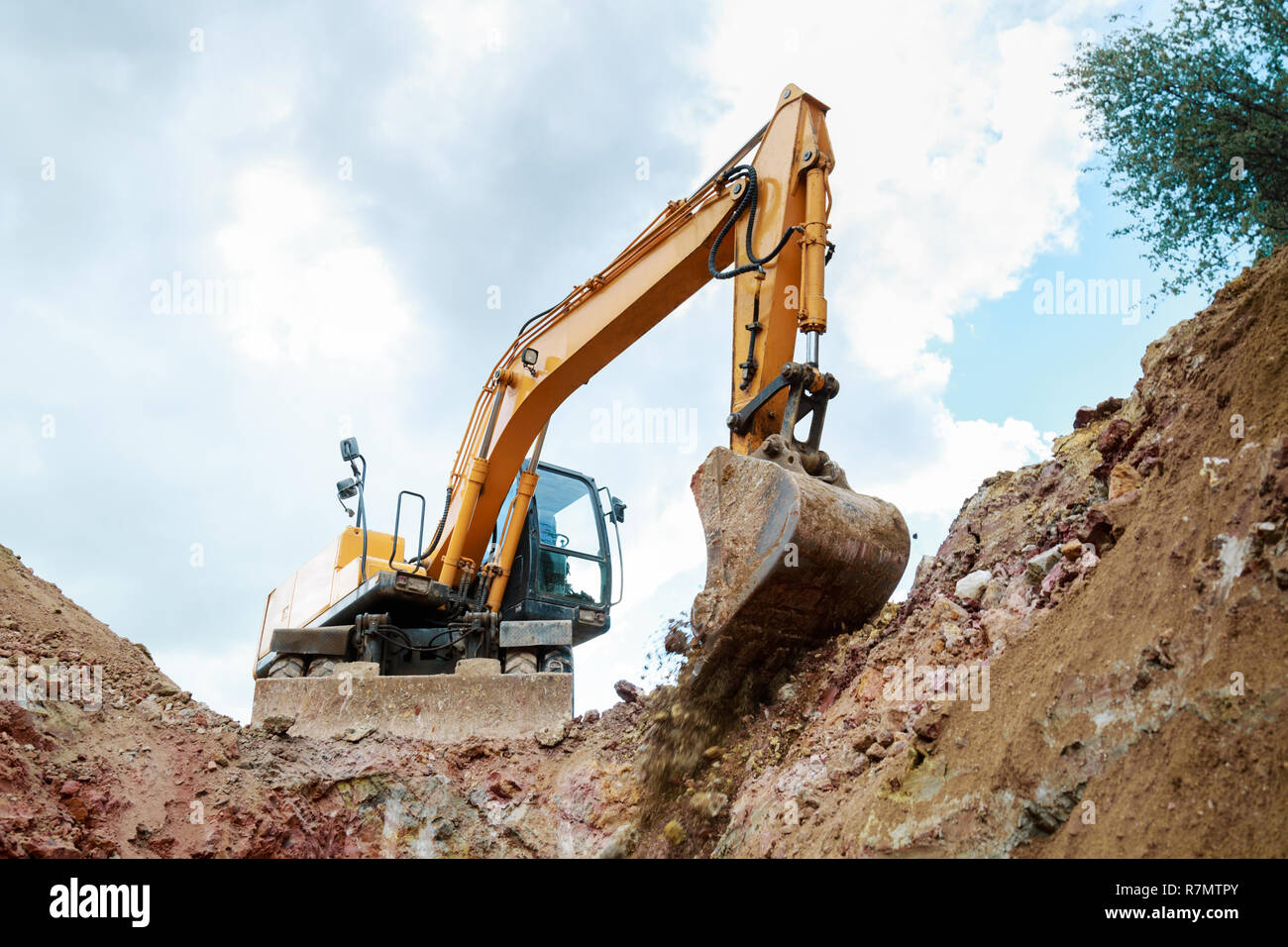 Hole excavate excavation hi-res stock photography and images - Alamy