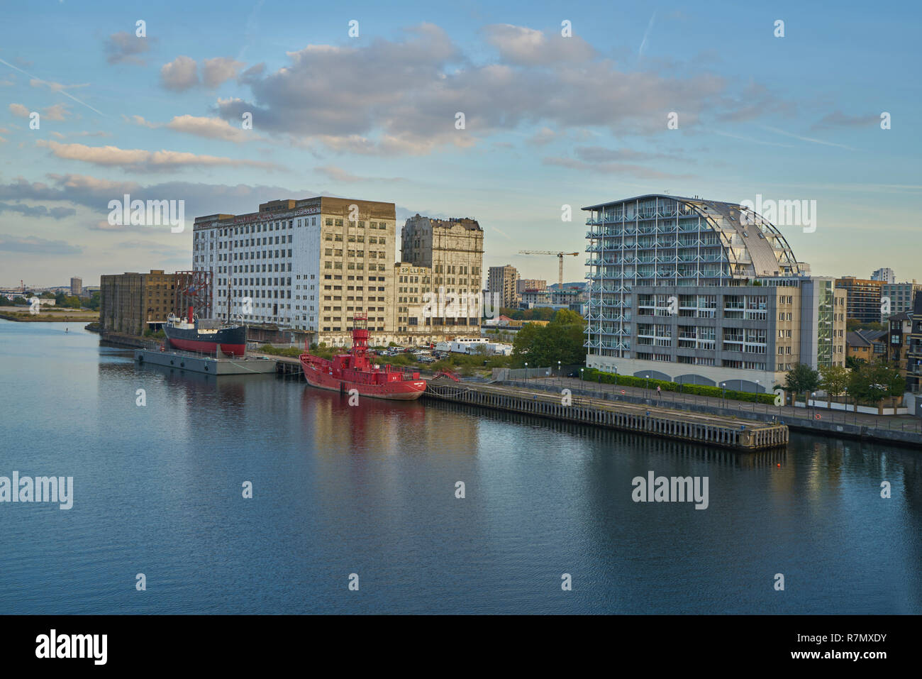 victoria dock london Stock Photo - Alamy