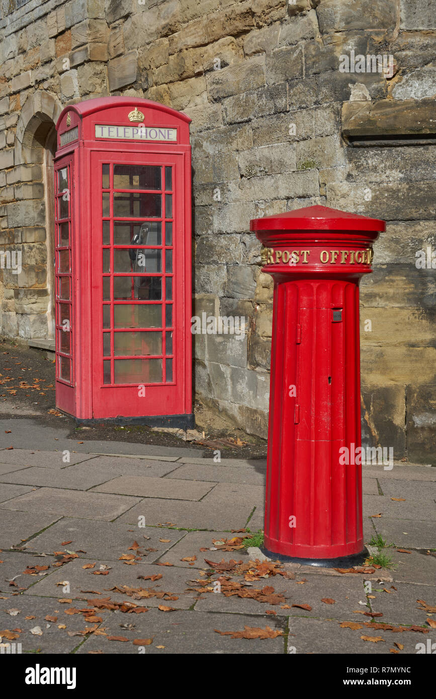 Victorian post box warwick hi-res stock photography and images - Alamy
