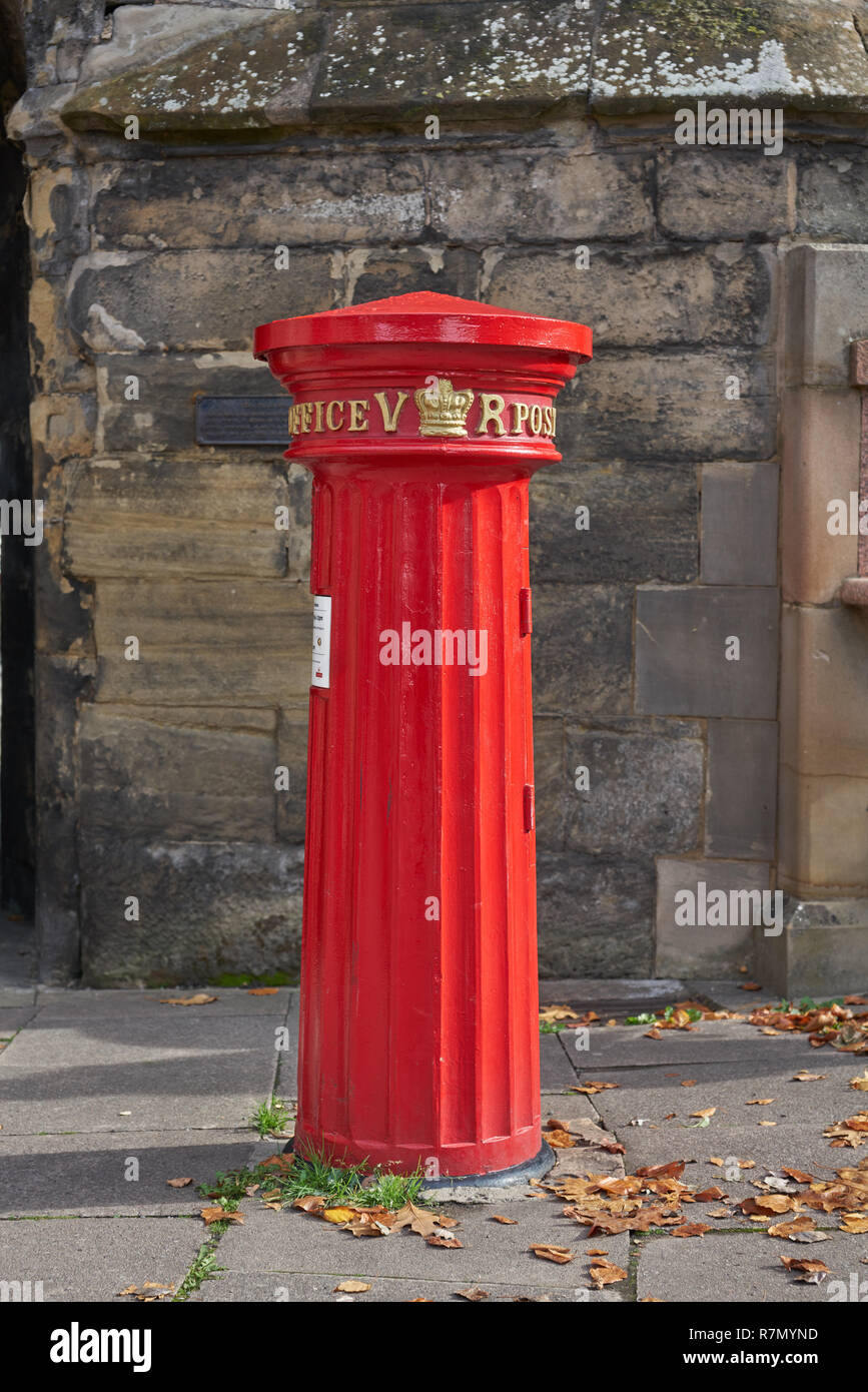 victorian post box warwick Stock Photo - Alamy