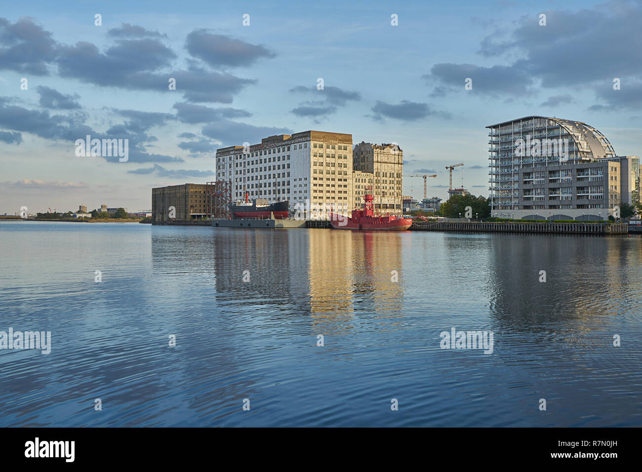 victoria dock london Stock Photo - Alamy