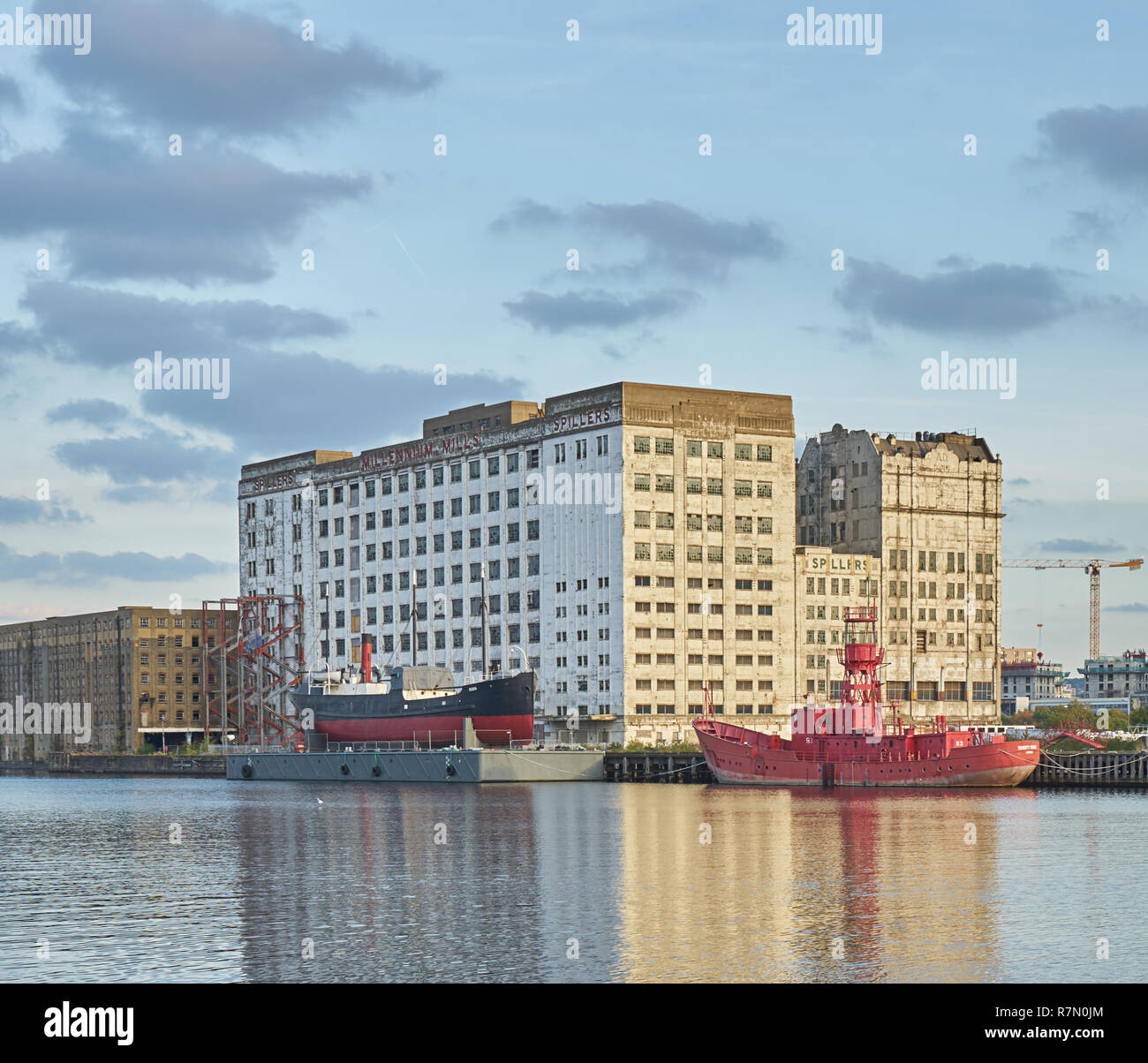 victoria dock london Stock Photo - Alamy