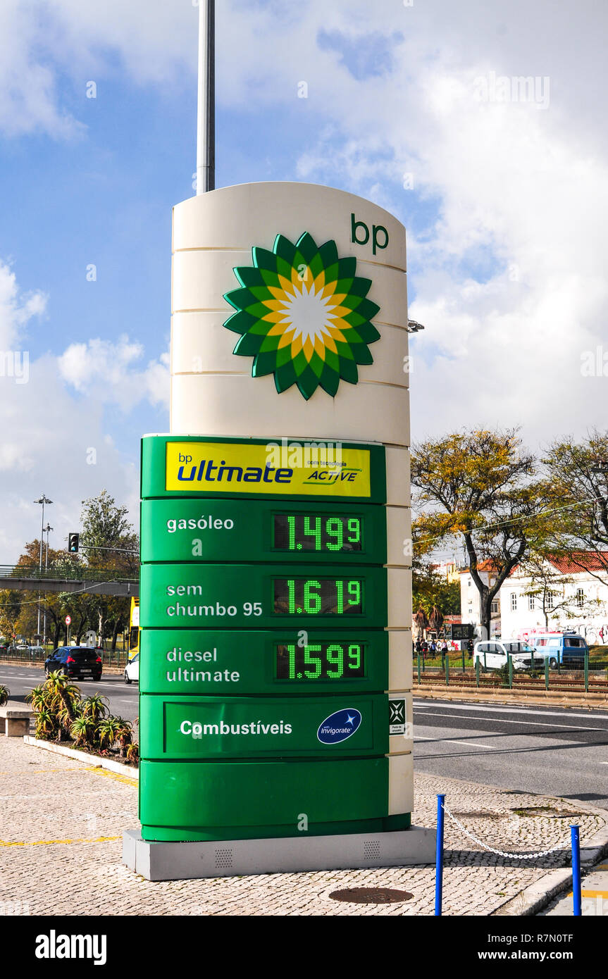 Oil petroleum barrel flammable sign hi-res stock photography and images ...