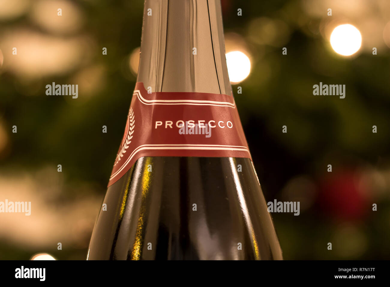 Prosecco bottle hi-res stock photography and images - Alamy