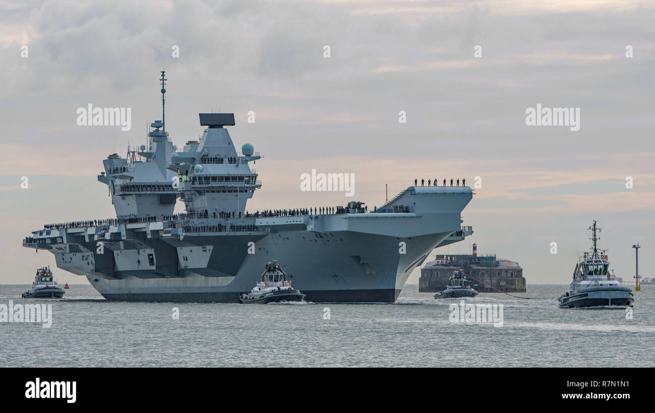 Royal Navy warship, the aircraft carrier HMS Queen Elizabeth returned ...