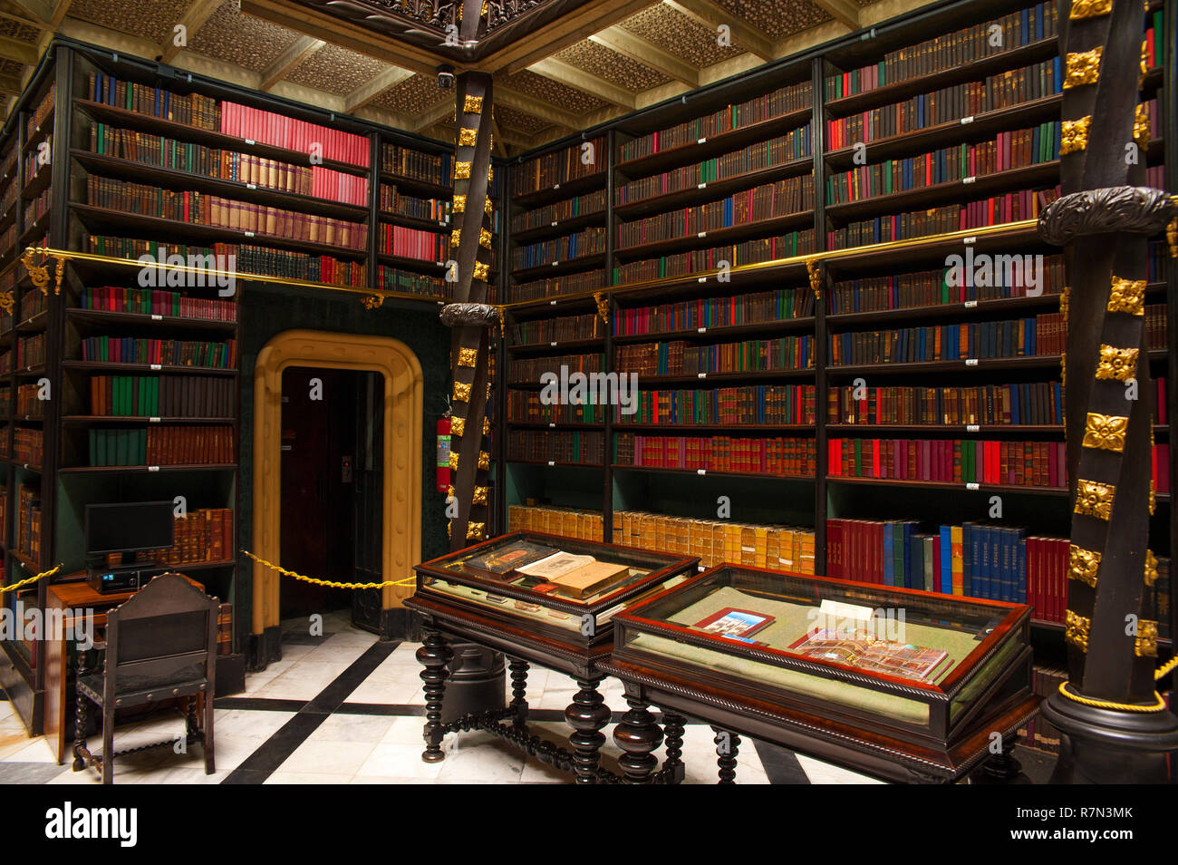 Portuguese Reading Cabinet of Rio de Janeiro, one of the most beautiful ...