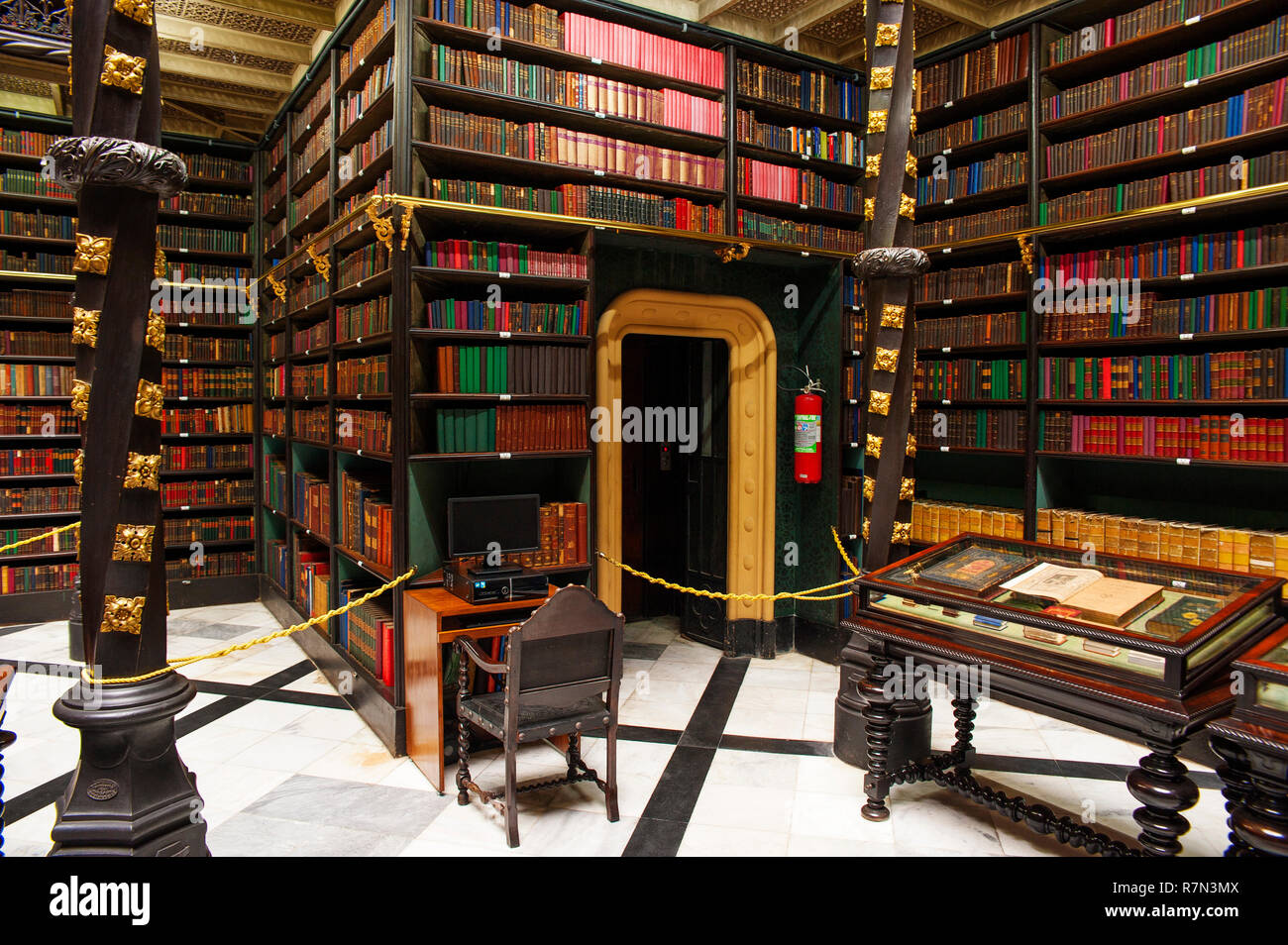 Portuguese Reading Cabinet of Rio de Janeiro, one of the most beautiful ...