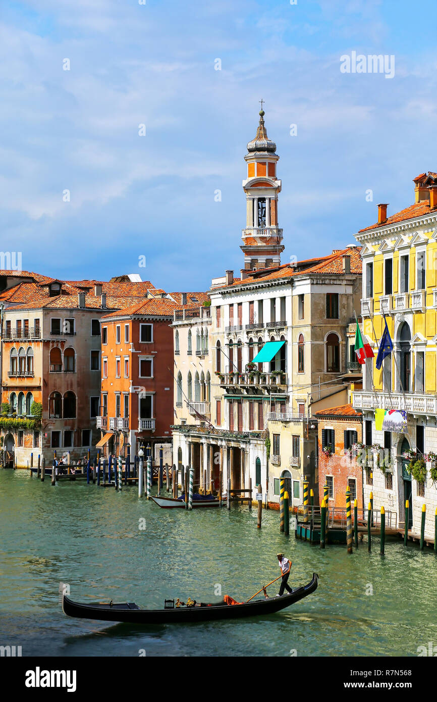 Palace along the grand canal hi-res stock photography and images - Alamy