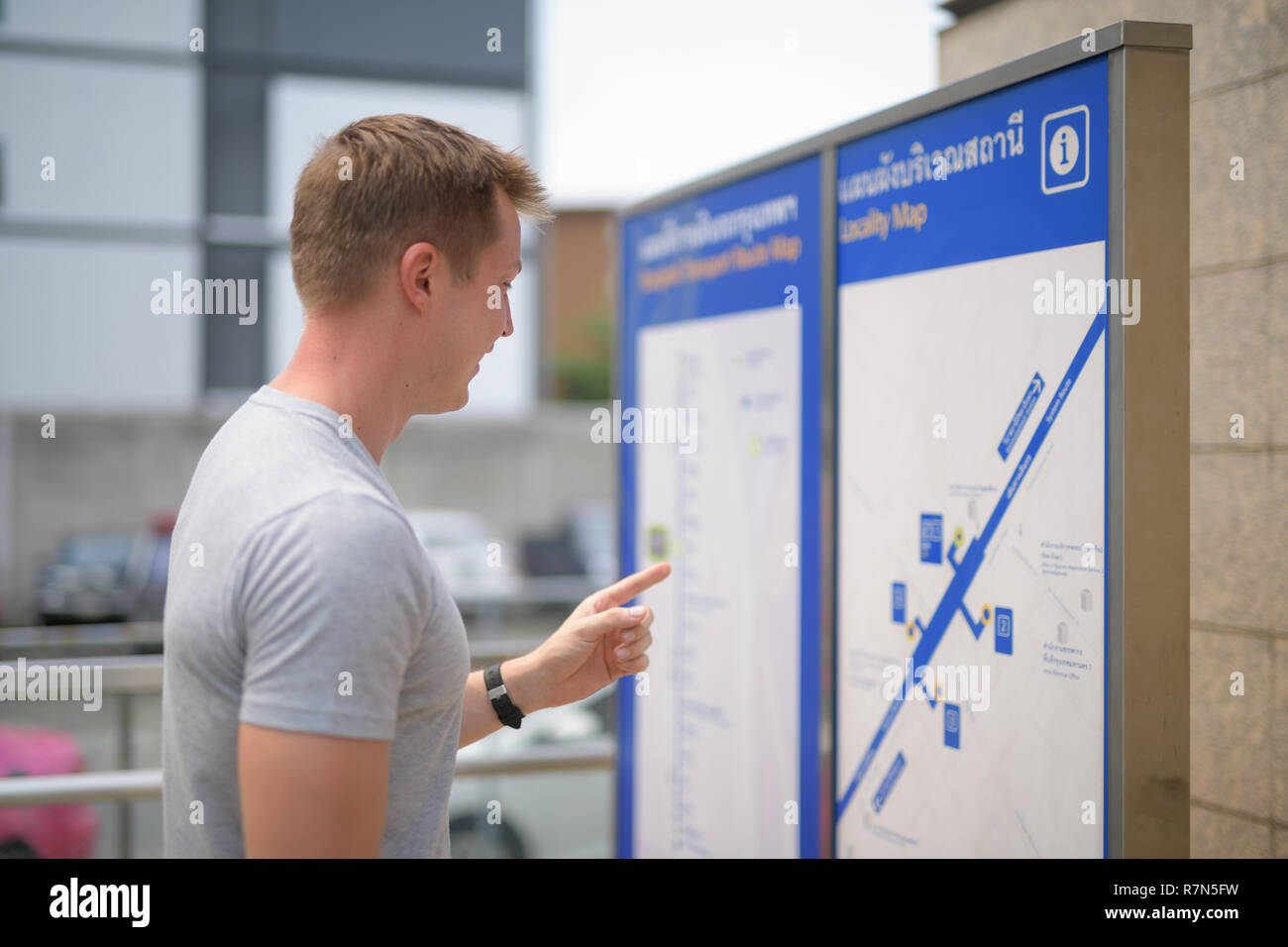 Checking subway map hi-res stock photography and images - Alamy