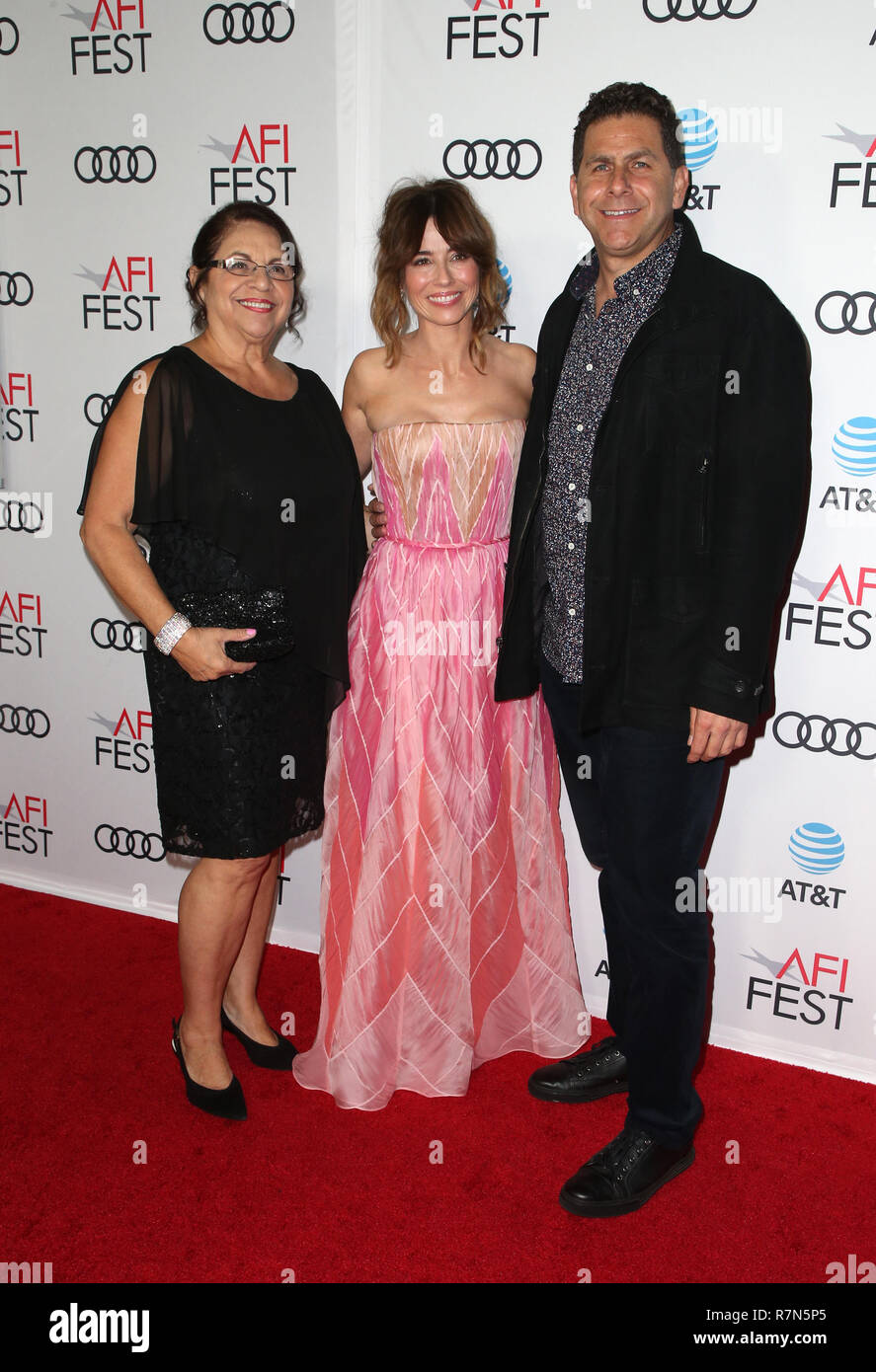 Linda cardellini and steve rodriguez hi-res stock photography and ...