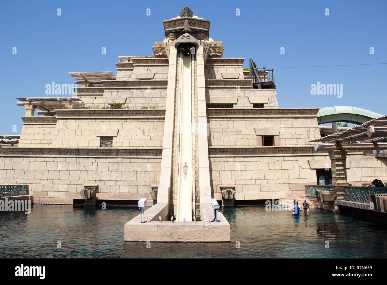 Atlantis waterpark dubai slides hi-res stock photography and images - Alamy