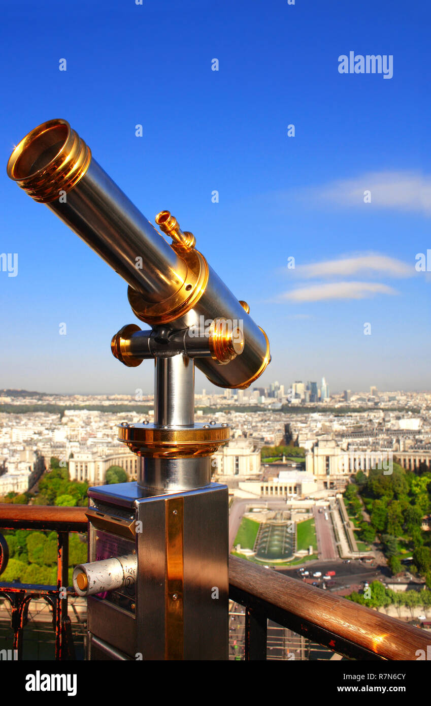 Telescope on the eiffel tower hi-res stock photography and images - Alamy