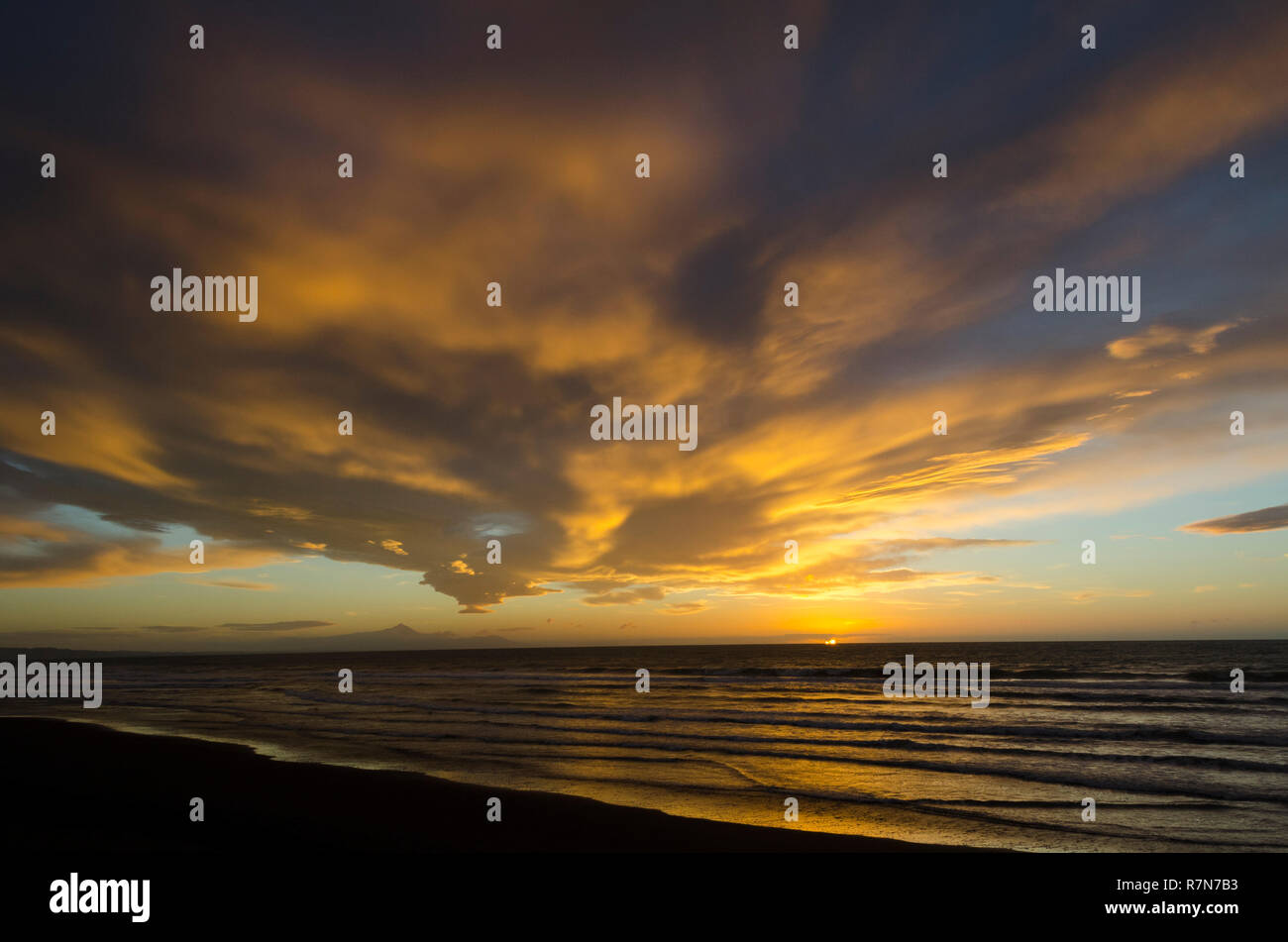 Sunset over Tasman Sea, Awakino, Waikato, North Island, New Zealand ...