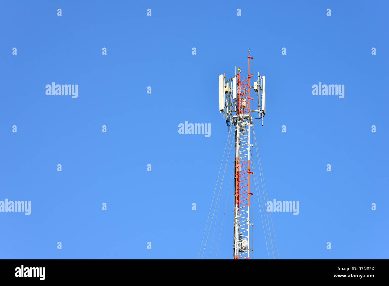 Satellite tower hi-res stock photography and images - Alamy