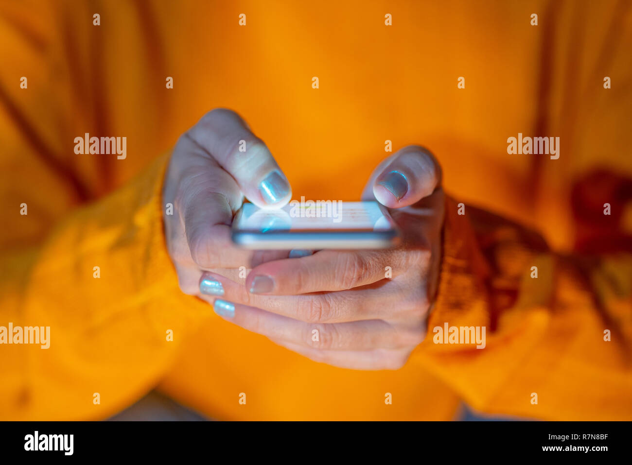 Mobile addiction hi-res stock photography and images - Alamy