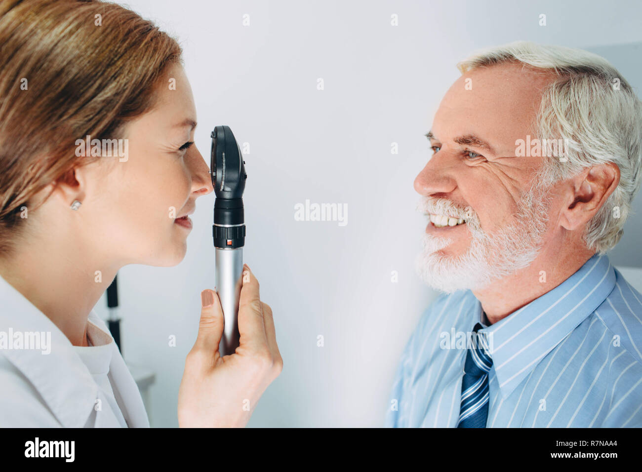 Optometry exam hi-res stock photography and images - Alamy