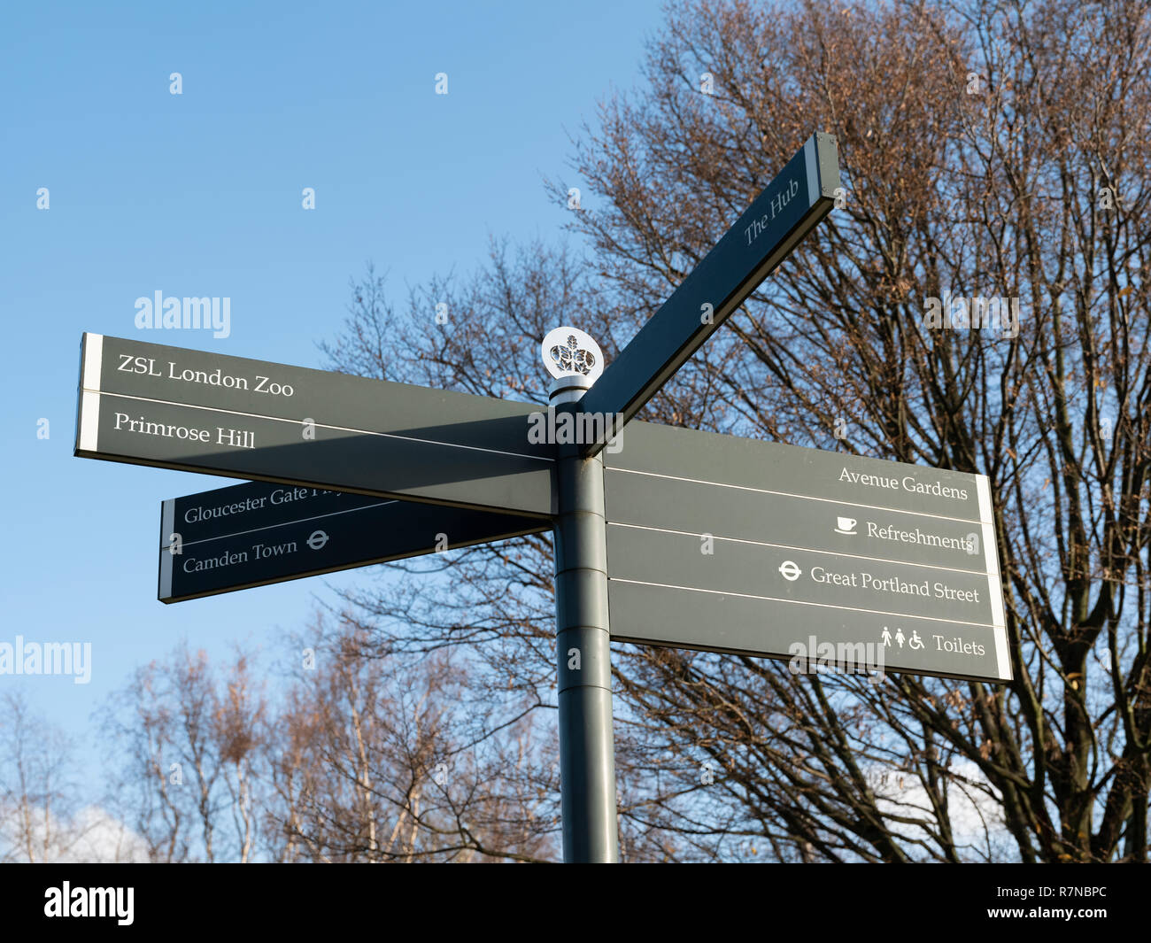 London walk signs hi-res stock photography and images - Alamy
