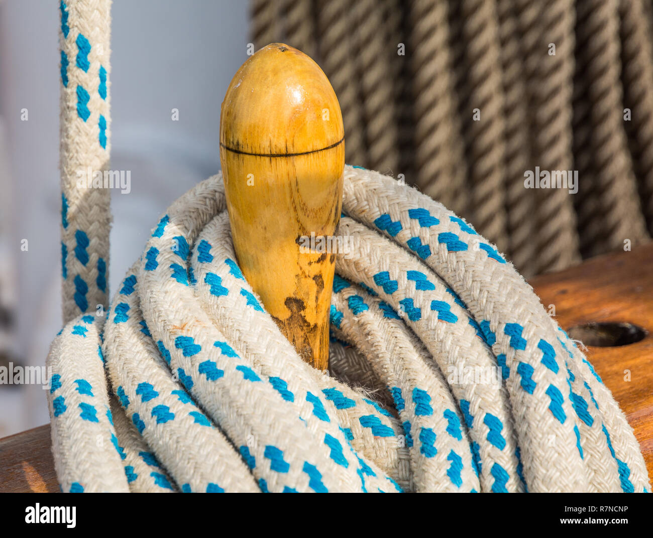 Boat tied to cleats hi-res stock photography and images - Alamy