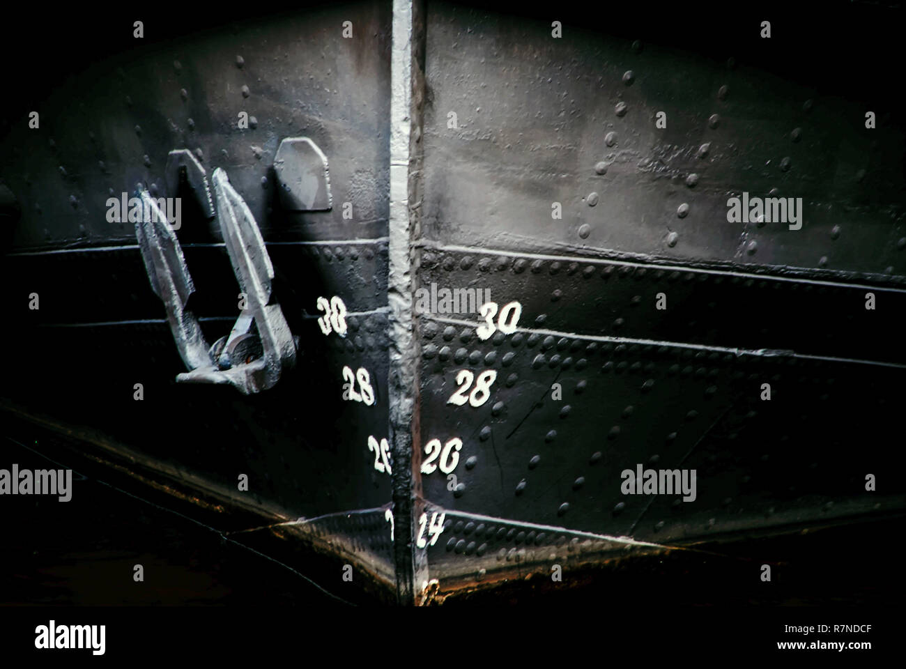 Shipping scale hi-res stock photography and images - Alamy