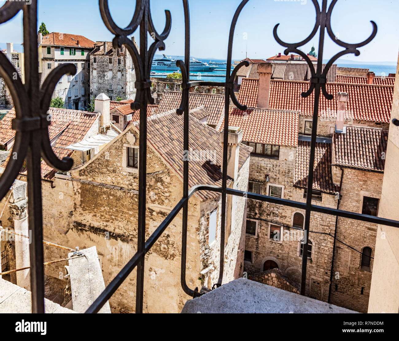 Historic split hi-res stock photography and images - Alamy