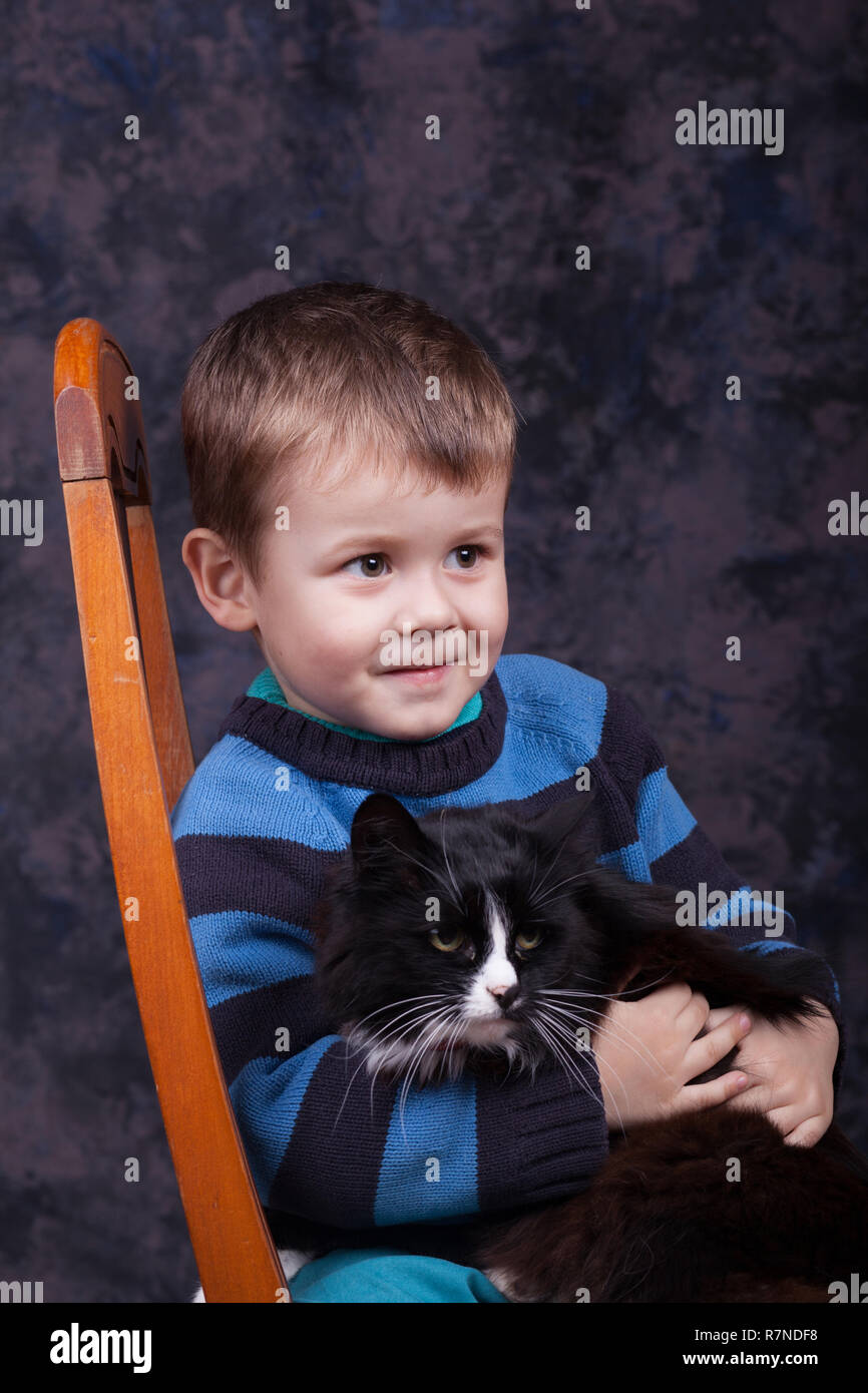 Little boy holding a black cat. Boy and kitten Stock Photo - Alamy