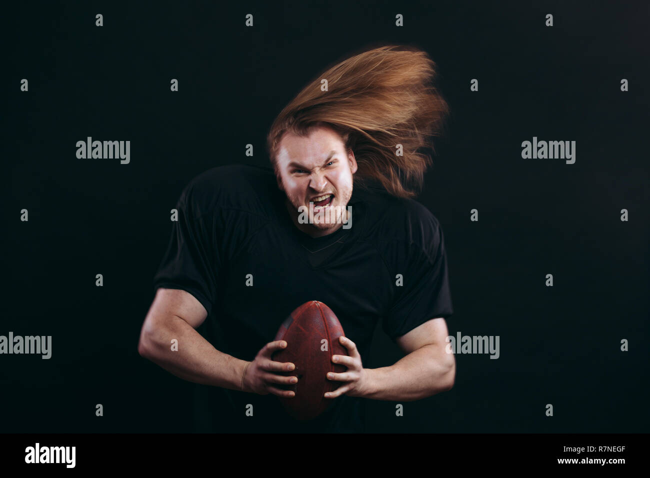 Adult football player throwing ball hi-res stock photography and images ...