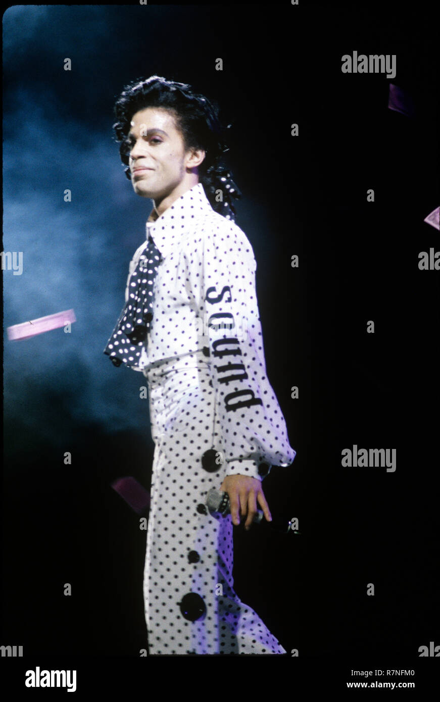 Prince performing at The Rosemont Horizon in Rosemont, Illinois. Sept ...