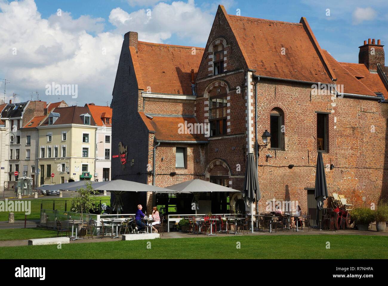 France, Nord, Lille, Old Lille, Garden of the Countess and his red ...