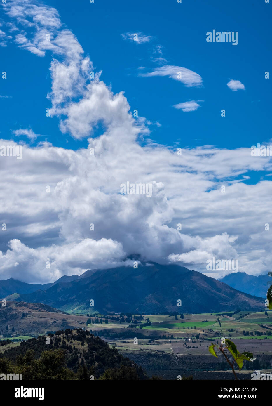 Mount iron wanaka hi-res stock photography and images - Alamy