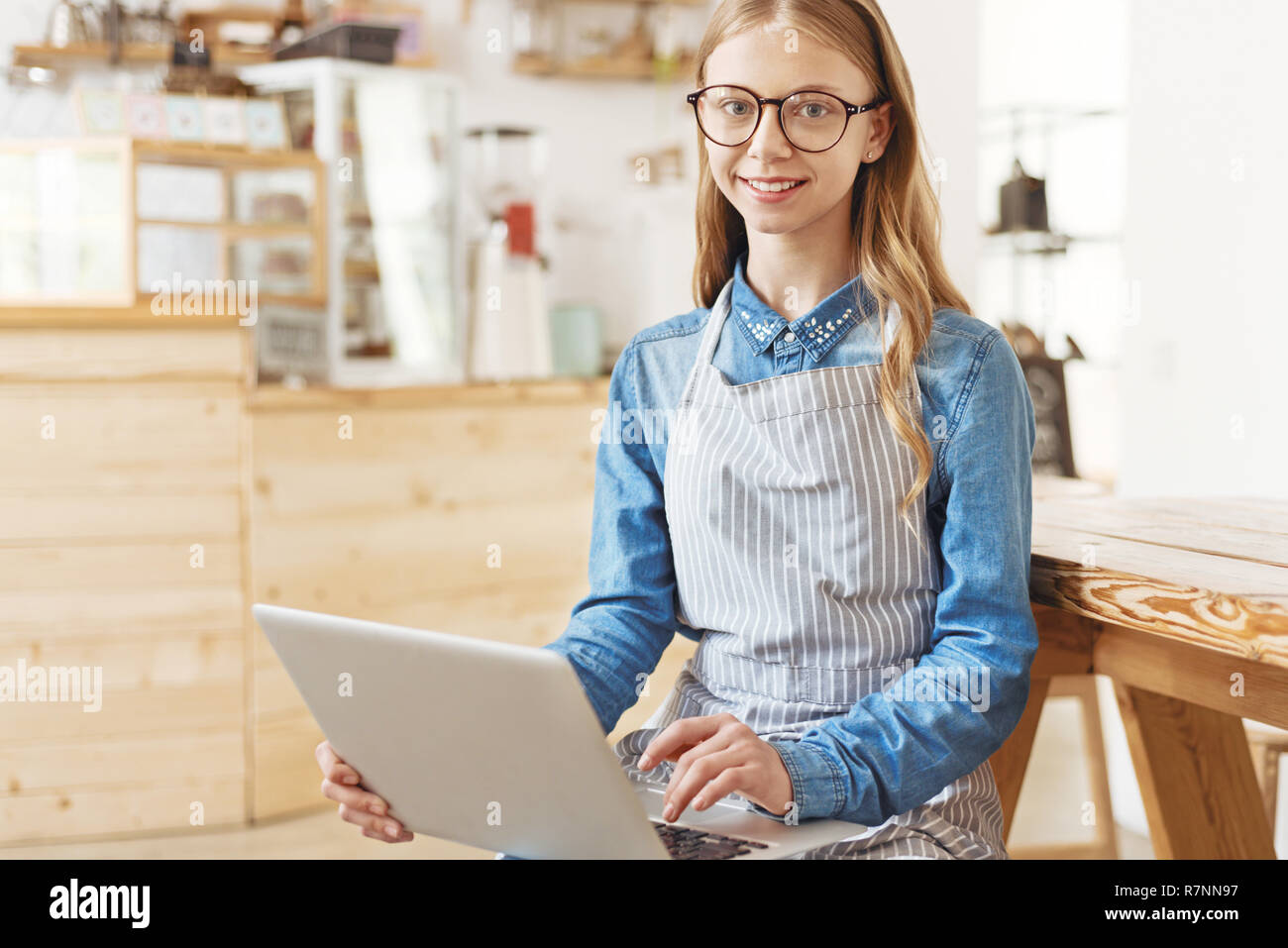Research saleswoman hi-res stock photography and images - Alamy