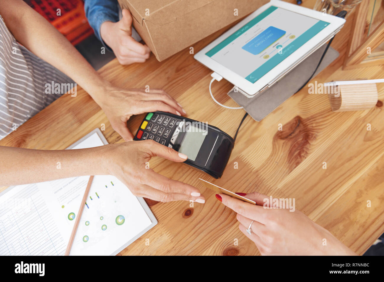 Cashier taking order hi-res stock photography and images - Alamy
