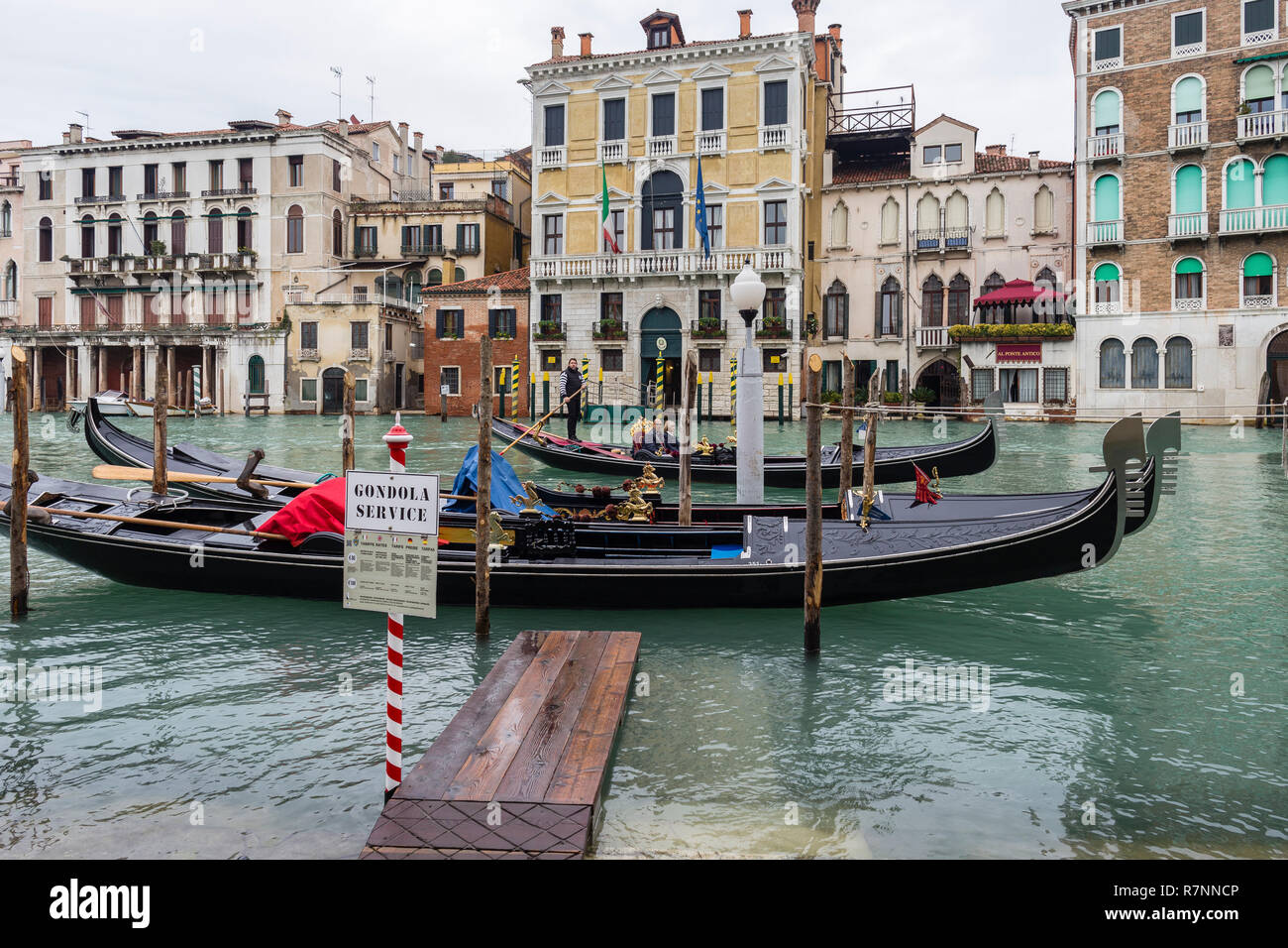Old houses on canal grande hi-res stock photography and images - Alamy