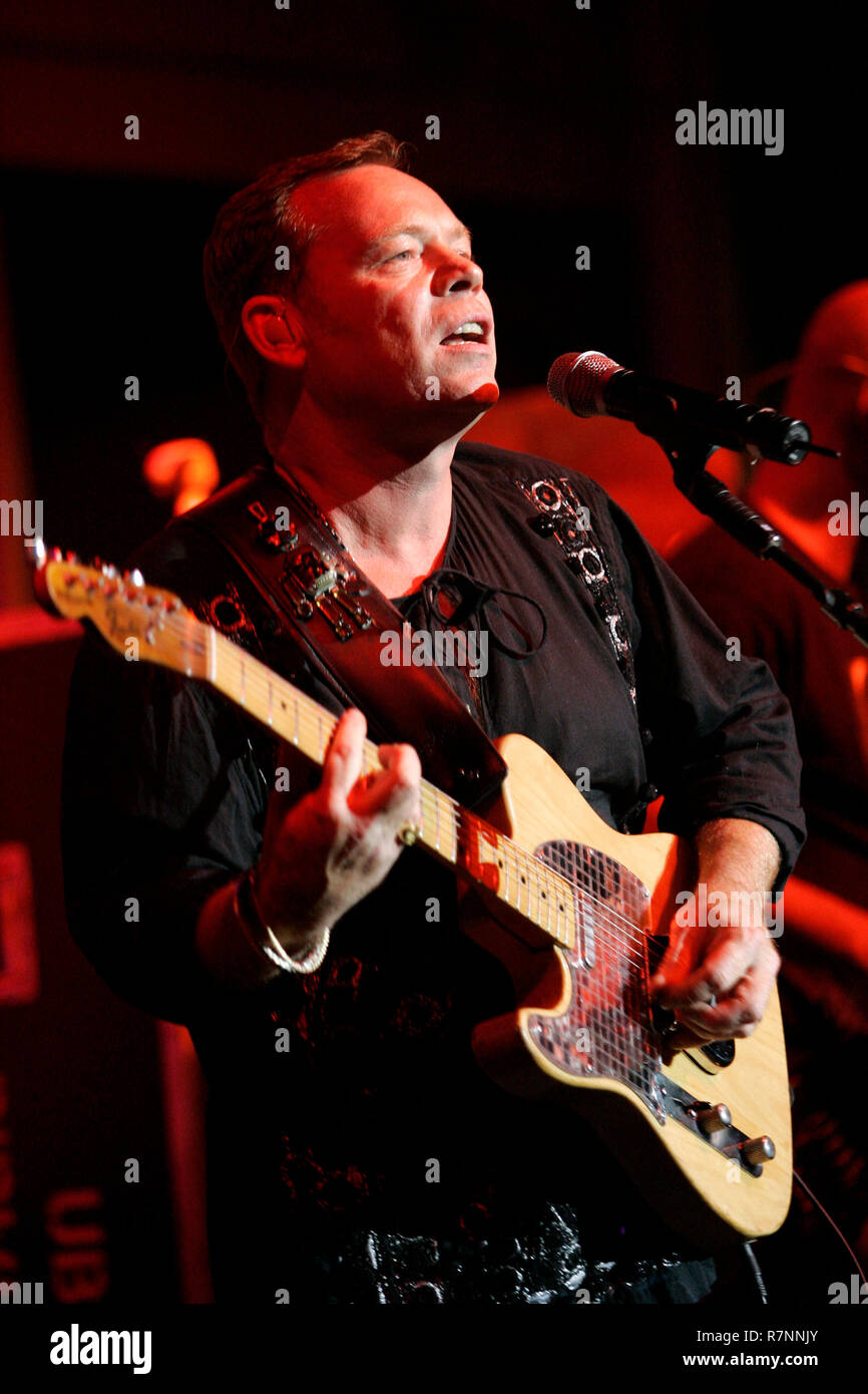Ali campbell hi-res stock photography and images - Alamy