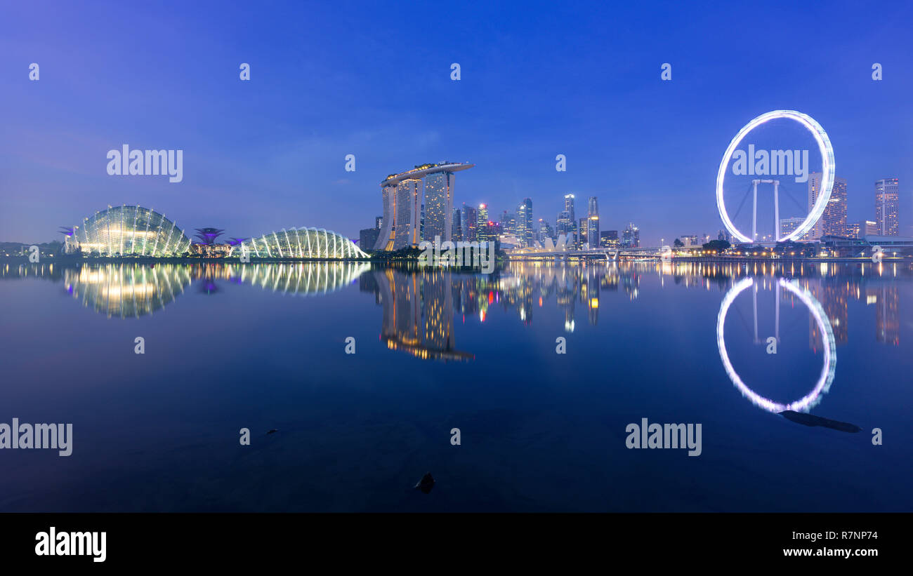 Singapore, 30 Oct 2018: a sunrise skyline view of the Marina Bay with ...