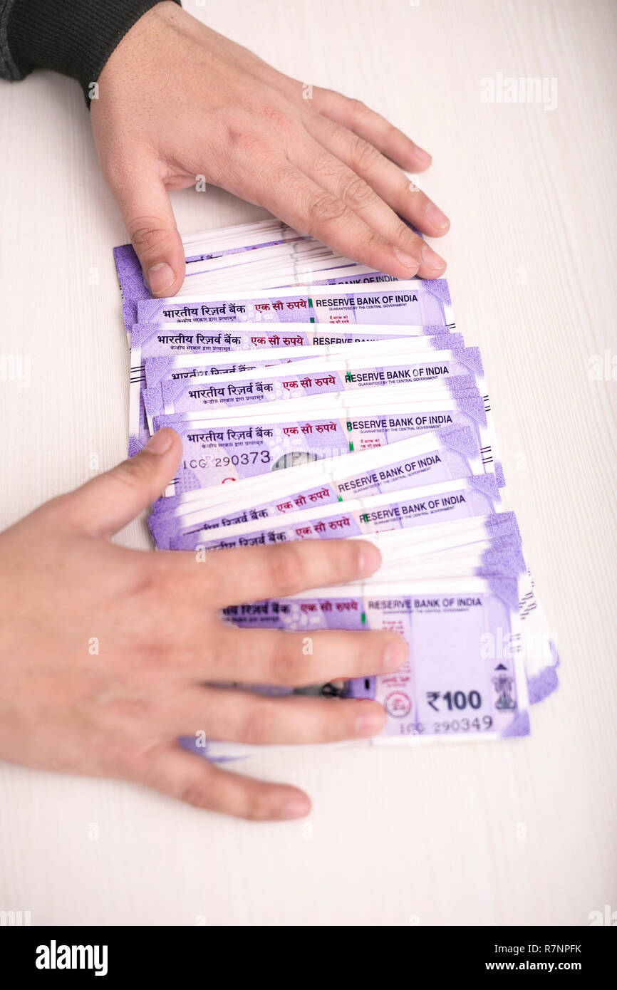100 rupee note hi-res stock photography and images - Alamy