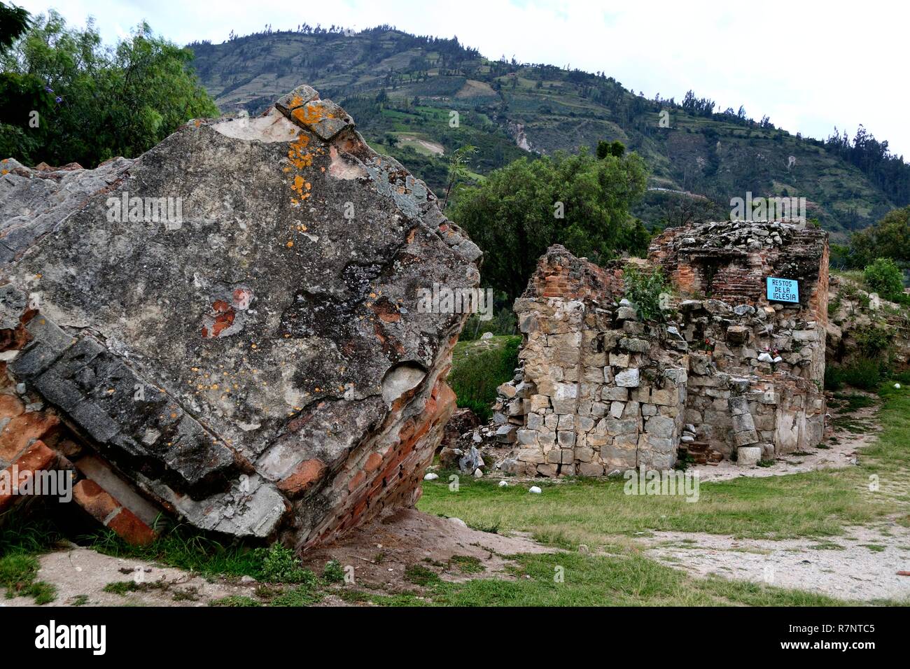Church - Old Yungay where an earthquake and landslide buried 25,000 ...