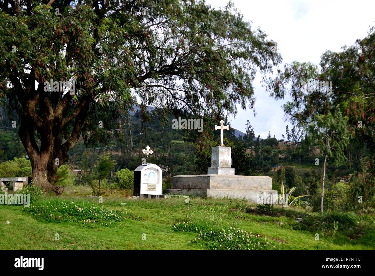 Tombs- Old Yungay where an earthquake and landslide buried 25,000 ...