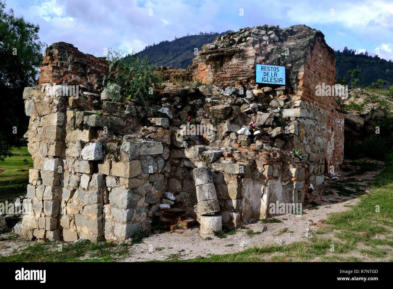 Church - Old Yungay where an earthquake and landslide buried 25,000 ...