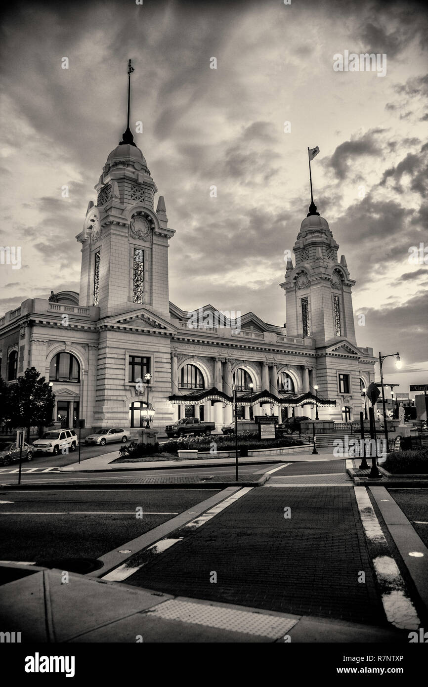 Massachusetts Bus Station High Resolution Stock Photography and Images ...