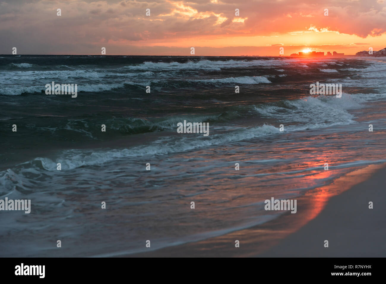 Rosa tropical sunset hi-res stock photography and images - Alamy